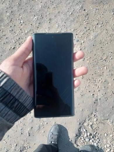 Samsung not 10 256. Ekrani kuygan kelishtirib beramn qolgan joyi ideal
