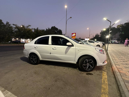 Chevrolet nexia 3 sotiladi