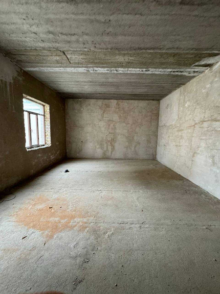 2.5 sotuxga qurilgan karobka holatdagi uchastka