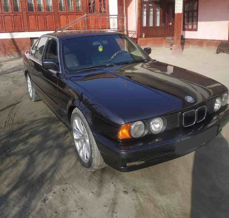 Продам срочно BMW e34
