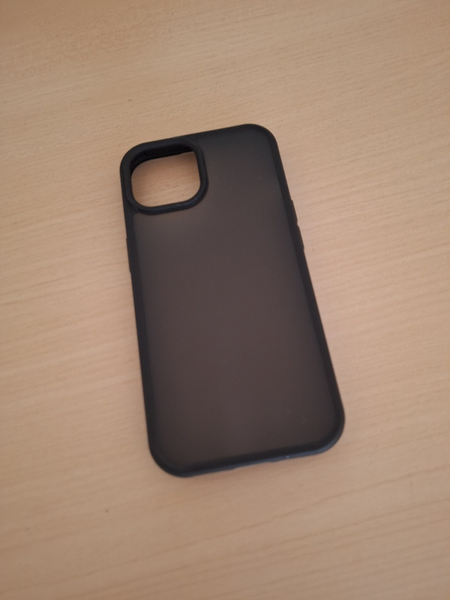 Продаю чехол Spigen для iPhone 15 оригинал