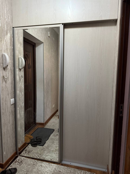 Продается квартира (собственник) на сергелях 40 кв на первом этаже