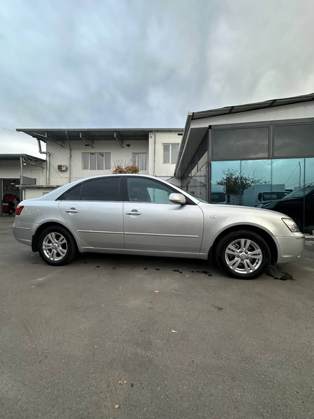 Hyundai nf6 2009