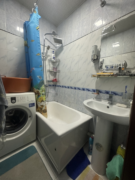 Очень срочно  продаётся 2 ком квартира Академгородок улица Моминова