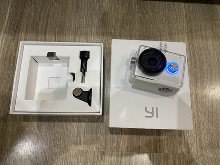 * экшен камера xiaomi yI с водонепроницаемым чехлом новая не дорого!