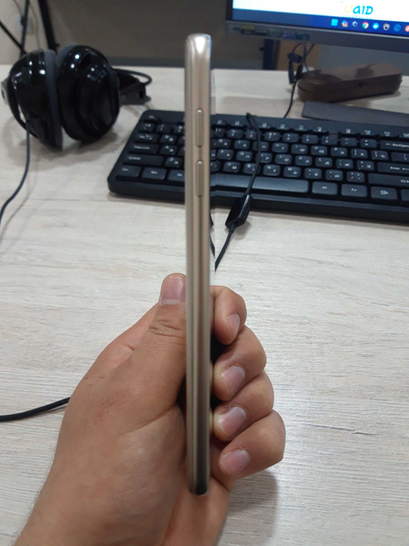 Samsung j4 price sotiladi