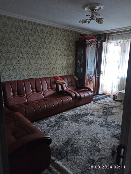 Продаю свою 2 ком переделанную в 3х ..Янгиобад