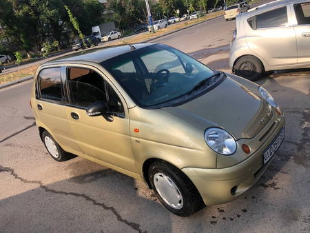 Matiz sotiladi 2009 yil xolati yaxshi yurib turgan moshina