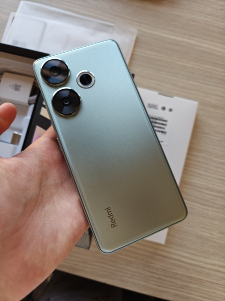 Redmi Turbo 3 ideal holatda