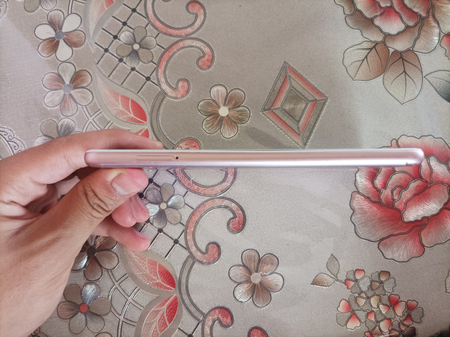 Redmi 5. Xotira 16 GB 2 GB operativka.