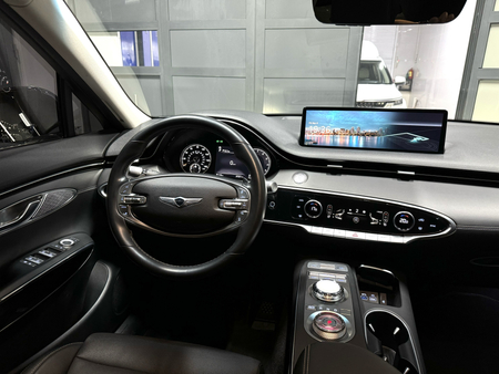Продаю свой Genesis GV70