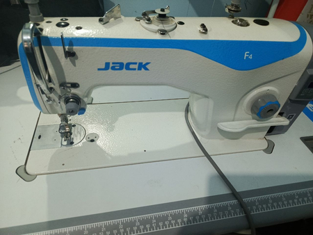 Jack tikuv mashina F4 deyarli yangi