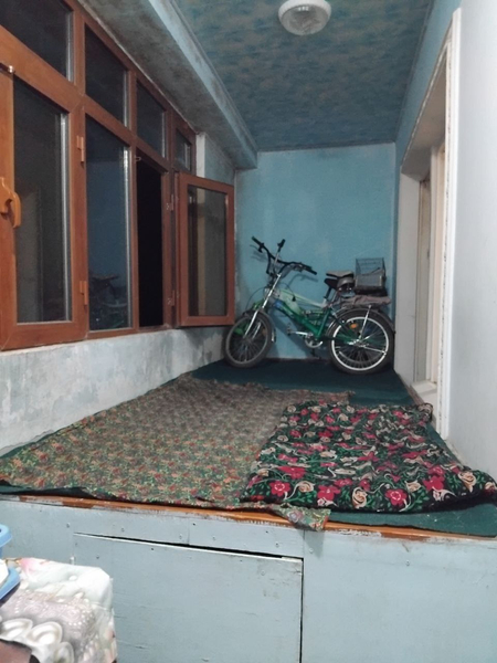 Qarshi shahar 7 mkr 2-qavat 2 xonali uy