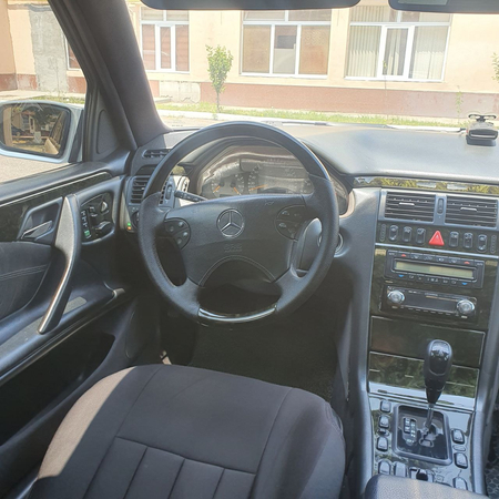 Mercedess Benz W210
