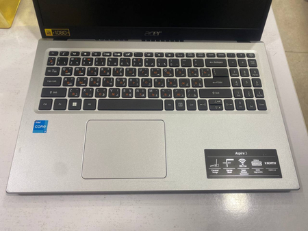 Acer core i3 tiniq holatda yangidek turibdi 4/256 ssdlik tez ishlaydi