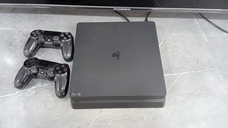 Ps4 komplekt sotiladi