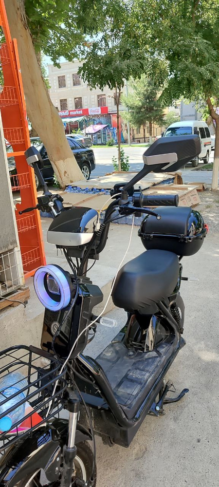 Skuter elektroniy