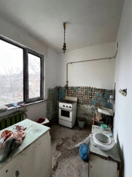 Ялангач Продается квартира 3/4/4 балкон 1.5х3
