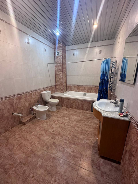 Дархан Офис 335 кв.м 
Офис