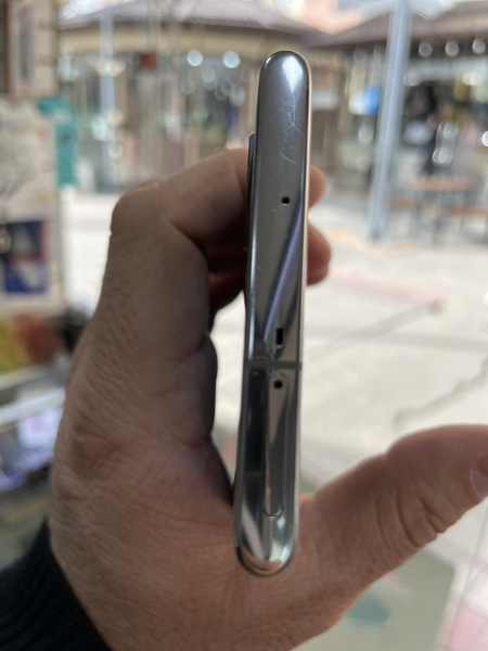 Samsung not 10 5 J  zudlik bilan sotiladi 12/256