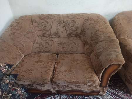 Narxi 700ming sum 1ta divan va 2ta kreslo