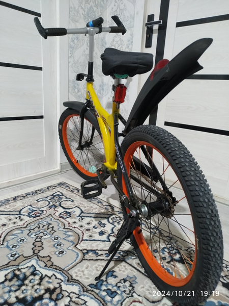 7/10 yoshga zo‘r velosiped sotiladi.
