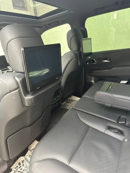 Toyota Land Cruiser 300