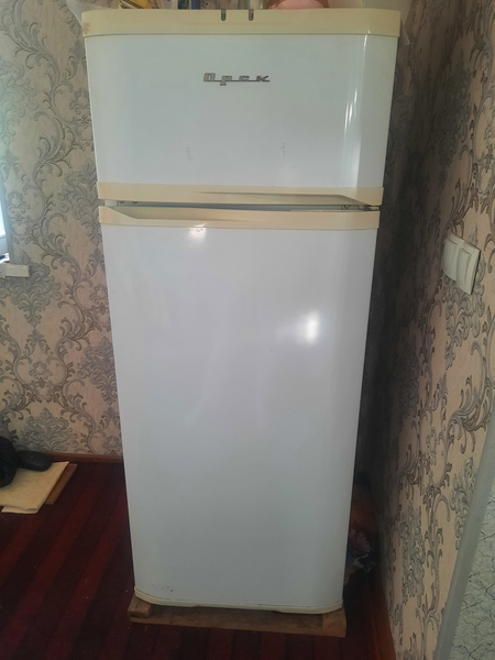 Холодильник 260л.