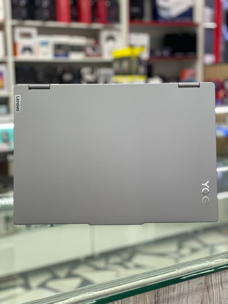 Lenovoe Yoga7 Ryzen 7-8840Hs  16/1tb Ssd X360