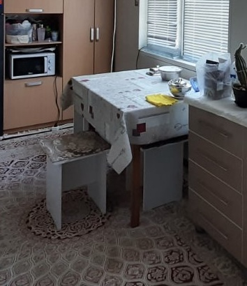 Продается стол со стульями
