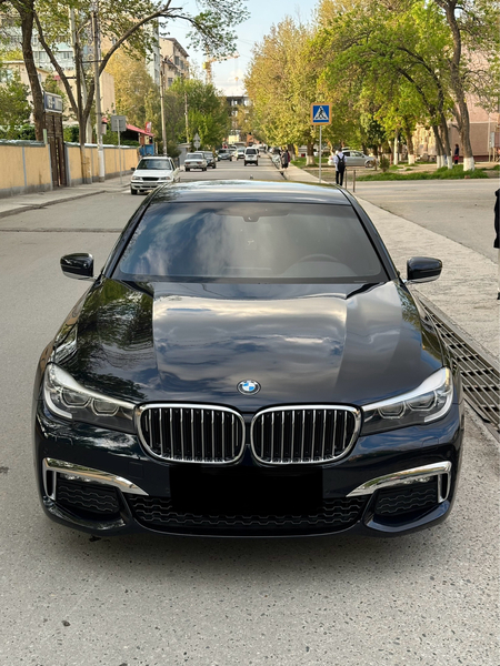 Срочно продаётся BMW 740i