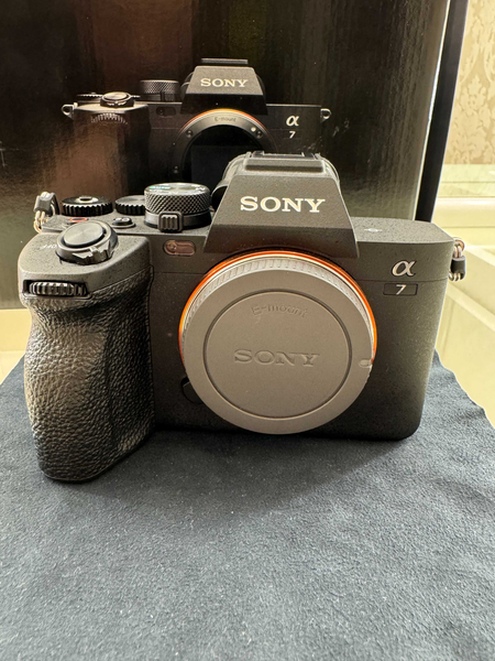 Sony A7 iv  почти новая
