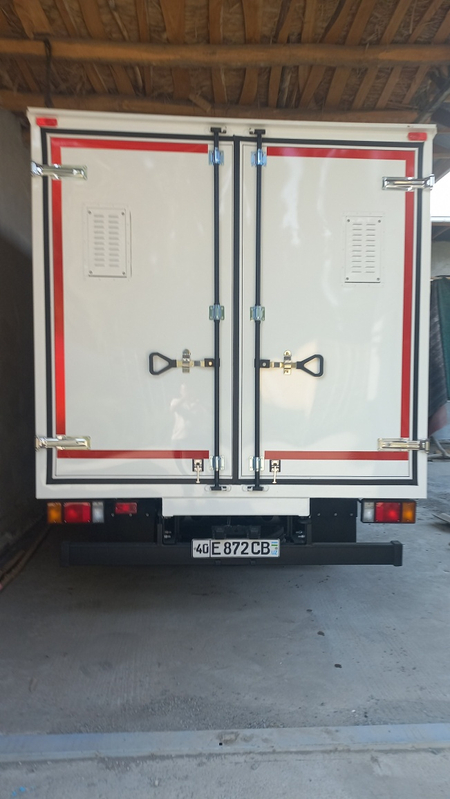 ISUZU yuk mashinasi sotiladi