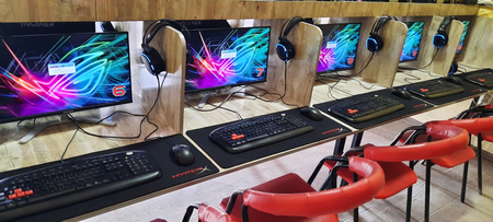 Game klub 21 ta komplekt kompyuterlar