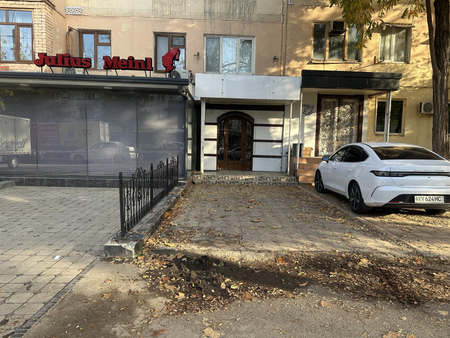 Нежилое помещение возле института связи