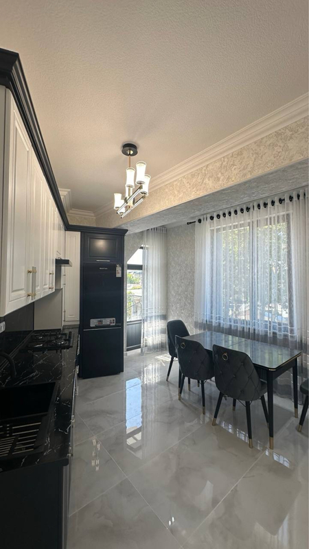 Продается 3 ком. Куартира на 3 этаже площадью 100 кв.м. Ор. 7 школа