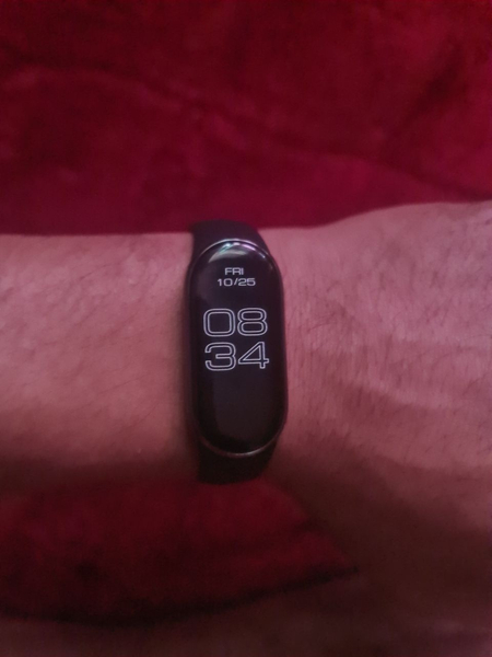 Mi band 8 yangiday