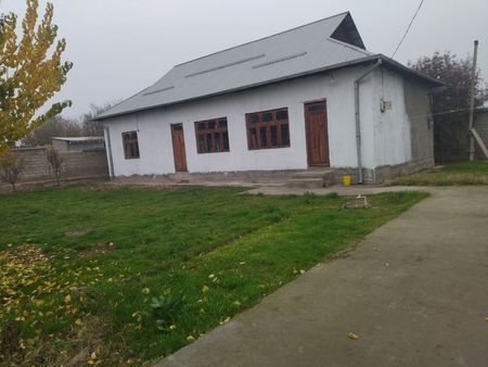 Kvartira beriladi hovli bozsu bitonka