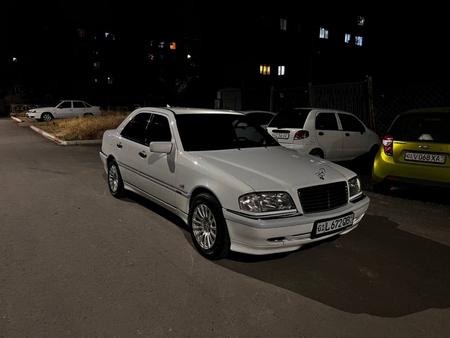 Mercedes-Benz W202