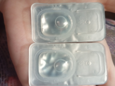 Новые.Продаю 6 контактных линз.И контейнер для линз.Линзы минус 2.50.