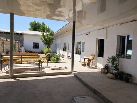 Srocha hovli sotiladi Kelesda