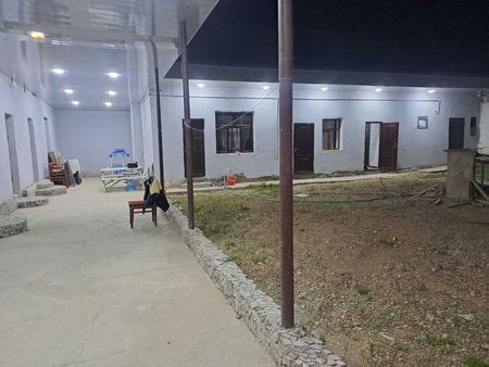 Uchastka sotiladi uchqahramon