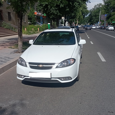Продаётся автомобиль Lacetti белый цвет