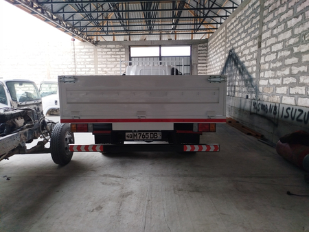 Isuzu avtobusdan yasalgan 2010 yil