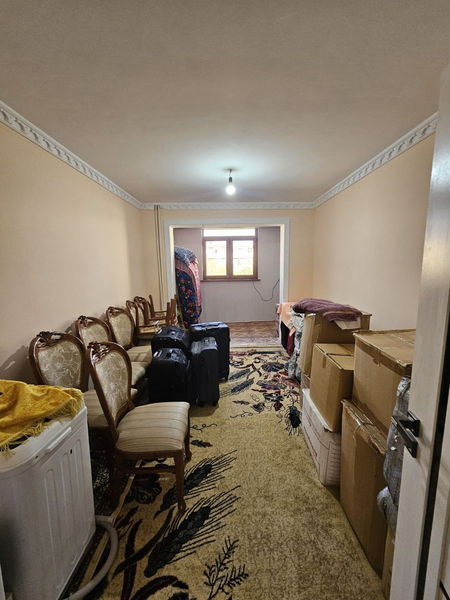 3 xonali 74m² 3-qavat.\\n4 qavatli panelniy dom.\\nManzil : Sentralniy apt