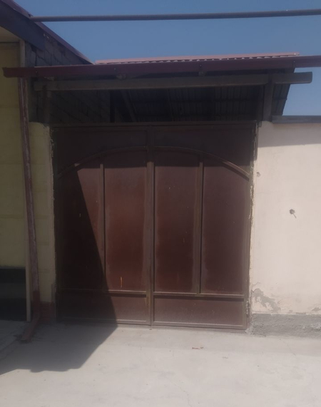 Darvoza eshigi bilan sotiladi.