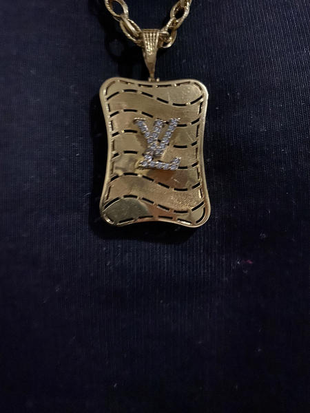 Продам золотой кулон Louis Vuitton