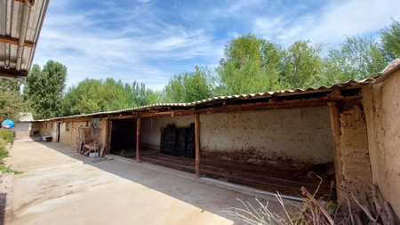Uchastka sotiladi