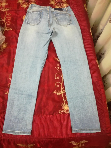 Продаются женские джинсы
