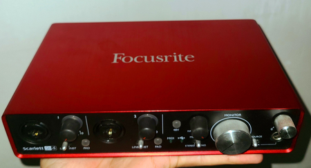 Focusrite 2i4 sotiladi
